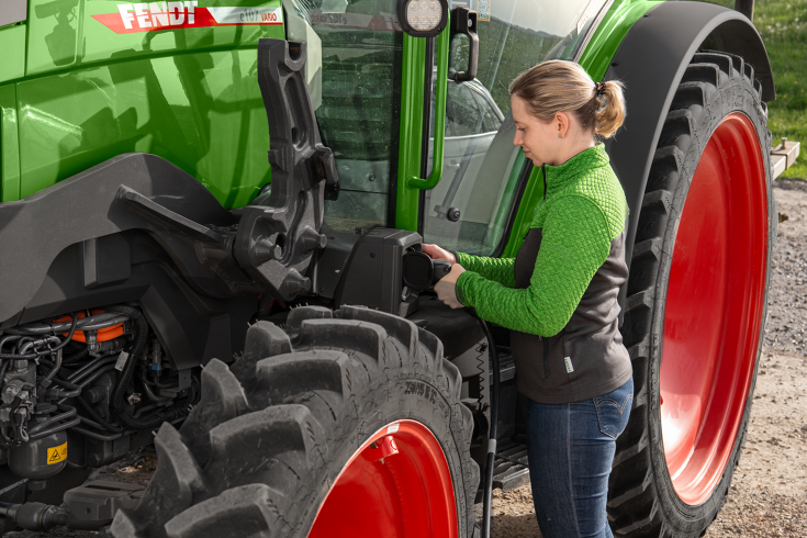 Fully electric tractor: The Fendt e100 Vario